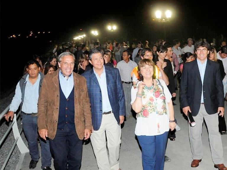 Sapag marca la cancha en ecología y salud | Diariamente Neuquén ...